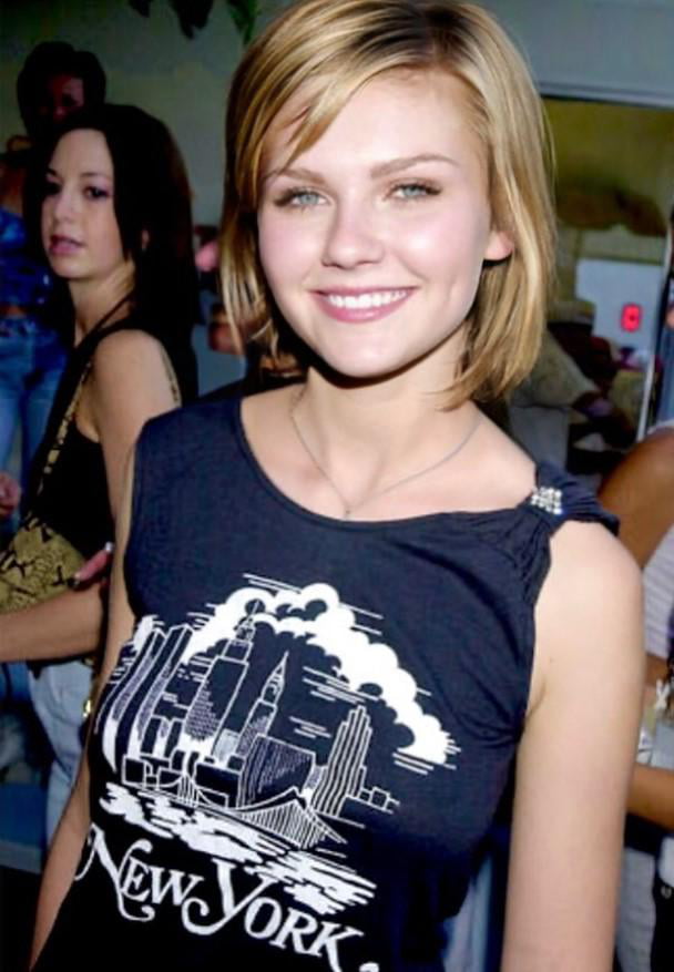 Throwback to 2001 with Kirsten Dunst - 9GAG