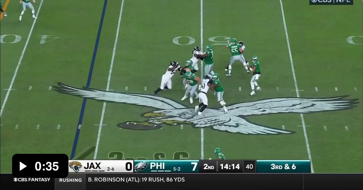 Saquon Barkley hurdles over a defender backwards! - 9GAG