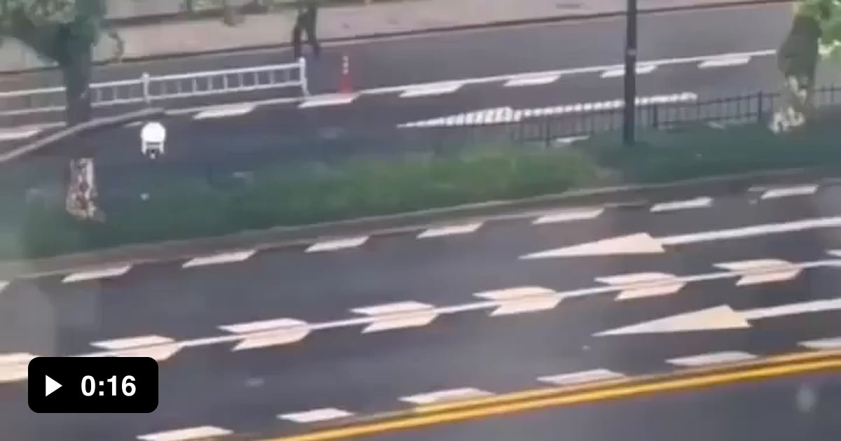 This dad and daughter dancing on their walk - 9GAG