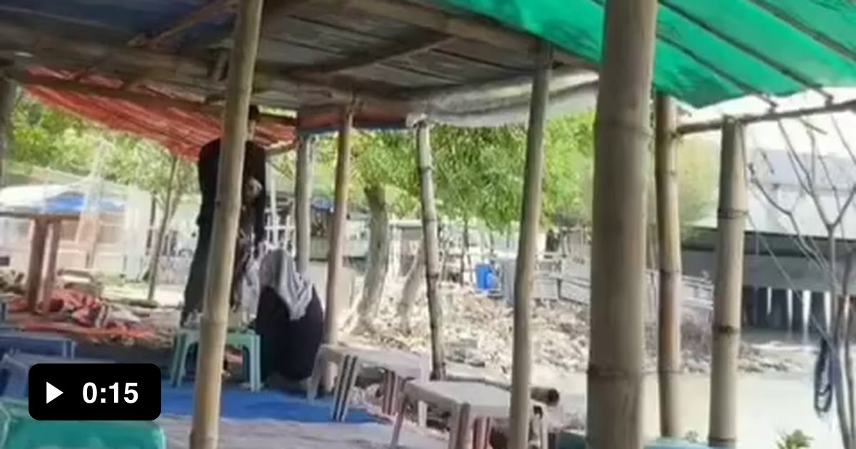 Orang tarik hisap rokok begini ciri ciri bakal iri kalau liat atau dengarin orang bisa ngentot ...