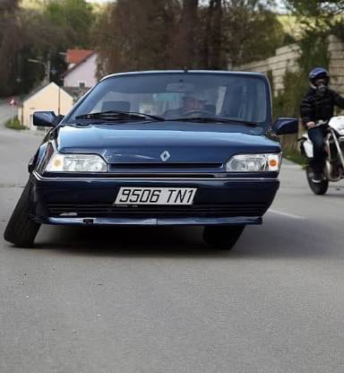 This car is real! Renault 25 made by artist Erwin Wurm. - 9GAG