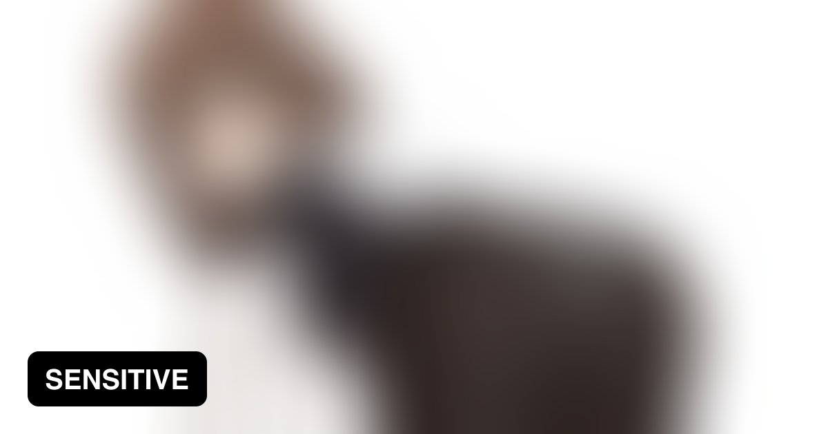 Miko Bending Over Accidentally Showing Her Panties - 9GAG