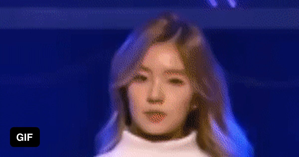 Are these butt cheeks or leggings? so confused - 9GAG