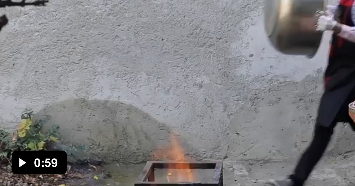 That's a strong table. - 9GAG