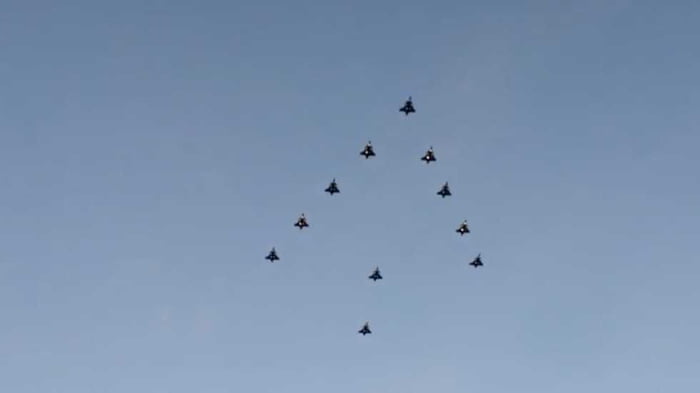 Swedish JAS 39 Gripen flying in Christmas tree formation earlier today ...