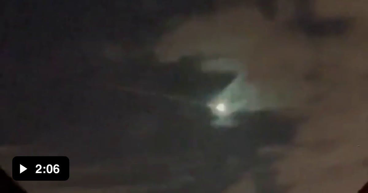 This huge meteor flying over the UK last night - 9GAG