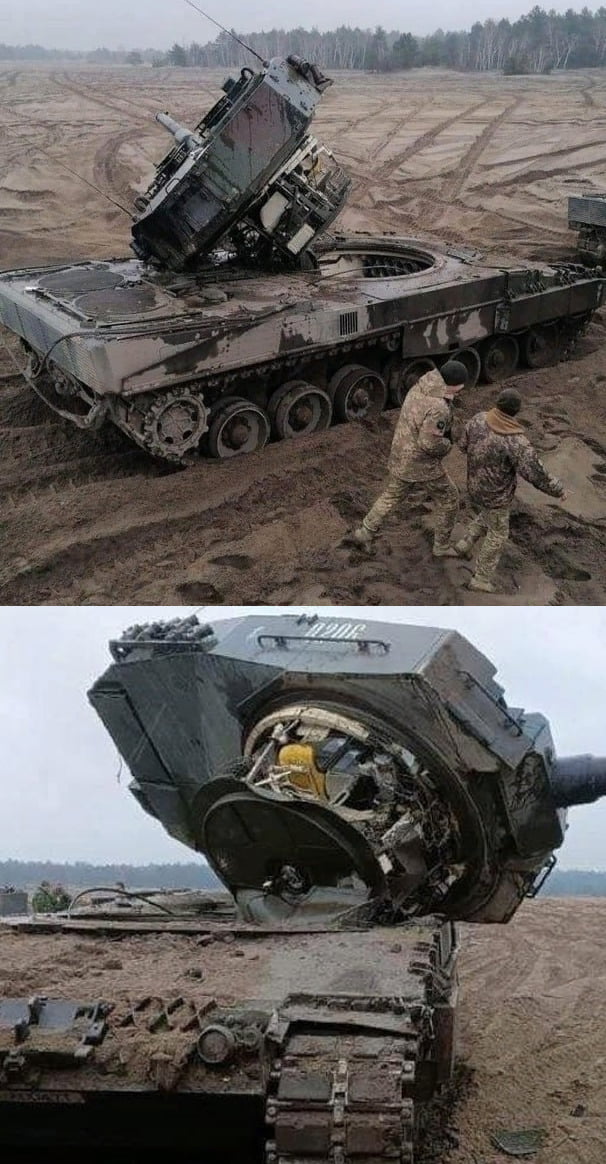 Going down the hill, the Leopard 2A4 tank with the Ukrainian crew stuck ...
