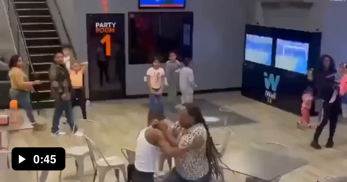 Multiple Fights breaks out at a Sky Zone trampoline park - 9GAG