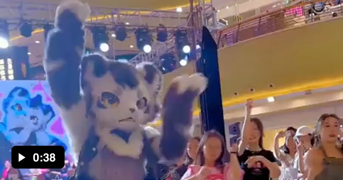 This professional dancer in fur suit - 9GAG