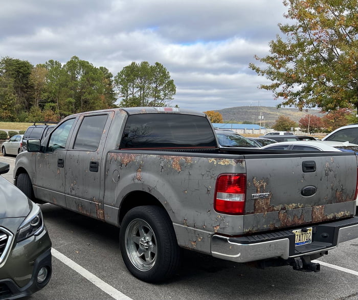 A car wrap that makes it look old & rusty - 9GAG