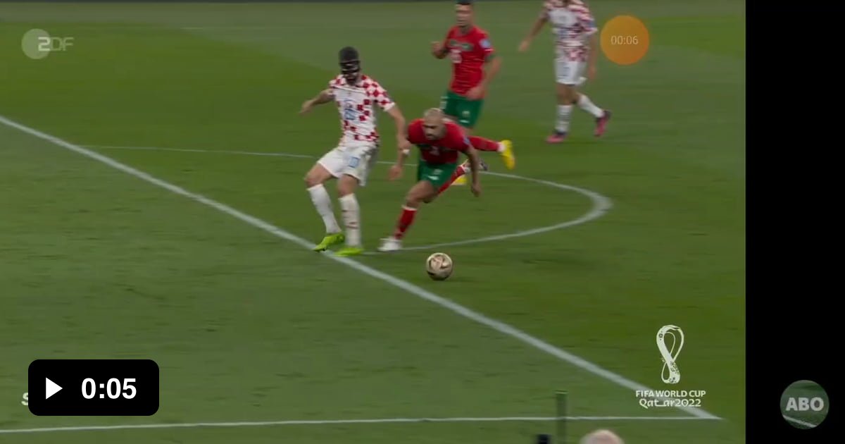 No penalty. Worst referee and VAR referee ever. - 9GAG