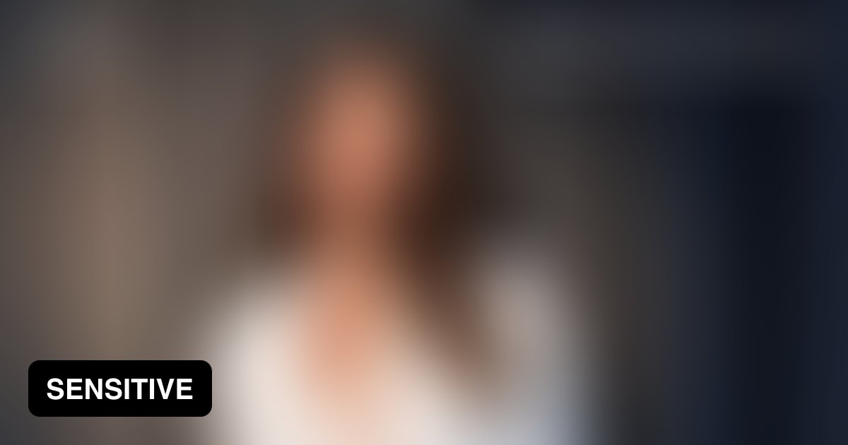 26 year old german singer Leony - 9GAG