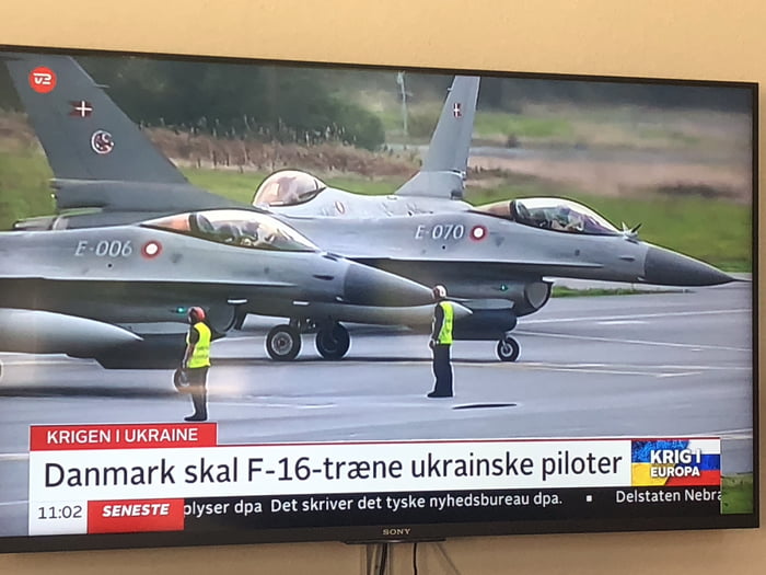 Denmark ready to train pilots from Ukraine. - 9GAG