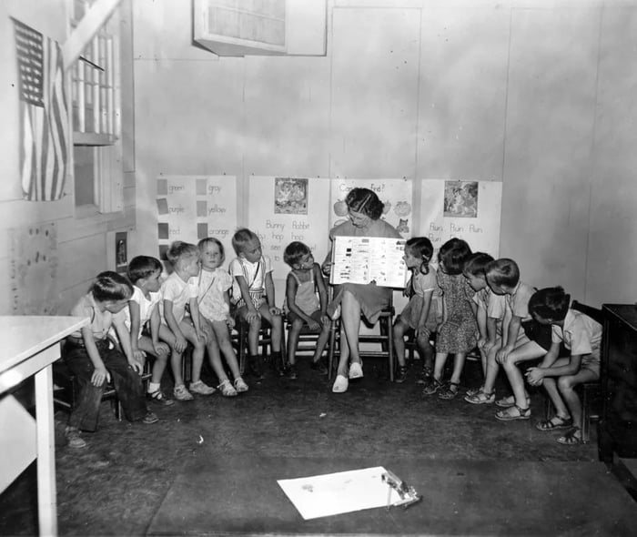 This is a school in El Paso, Texas in 1947. And these are children of ...