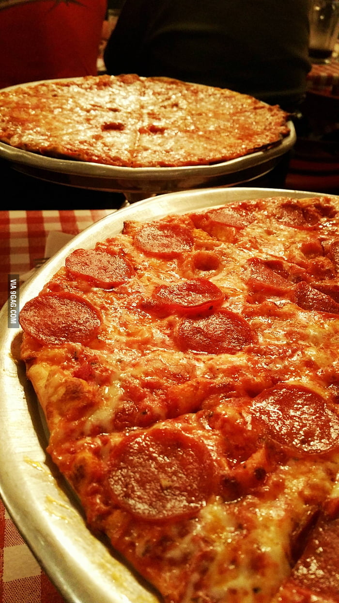 Plain and Pepperoni Bar Pie at Kinchley's Tavern in Ramsey, NJ - 9GAG