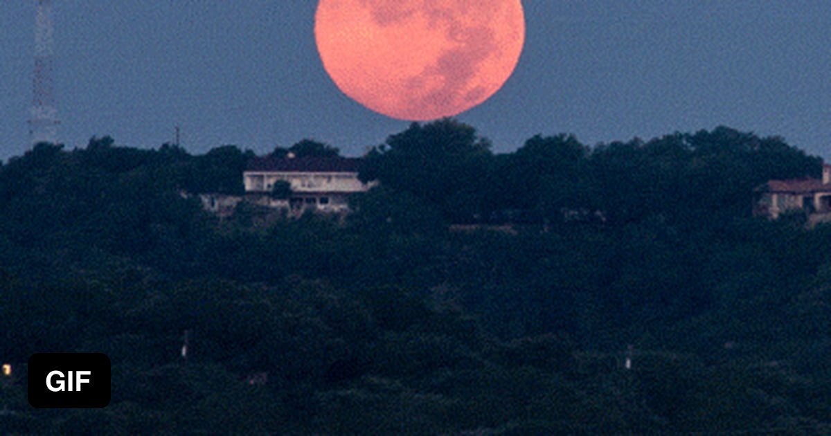 A short timelapse of the "super"moon setting over the West Lake Hills ...