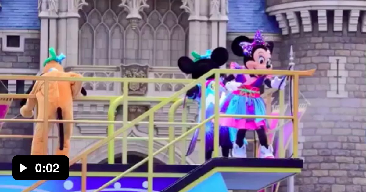 Minnie Mouse loses her sht - 9GAG