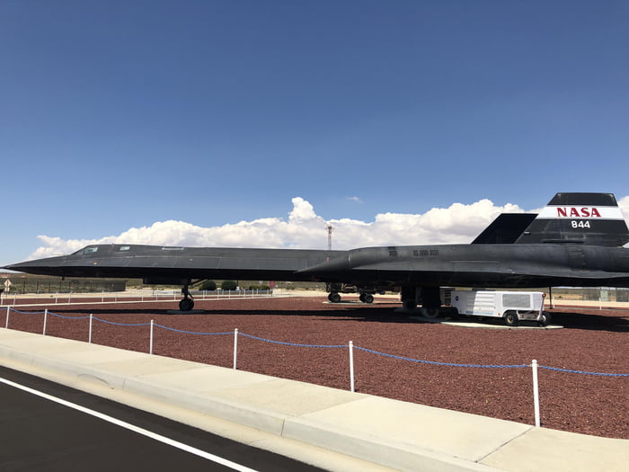 The retired SR-71 or otherwise called as “Blackbird” - 9GAG
