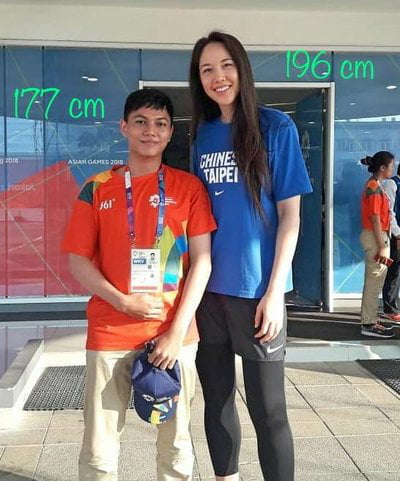 Cewek tinggi lebih seru ya? - 9GAG