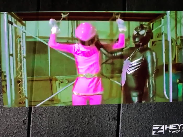 I think I download the wrong power rangers - 9GAG