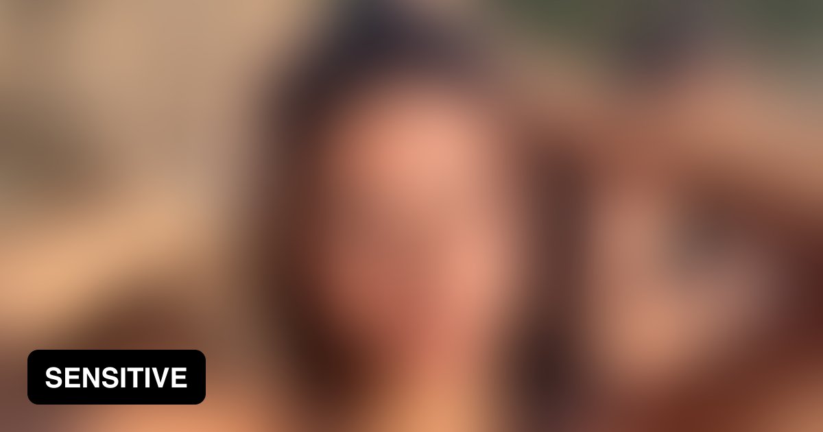 Big tits in a black bikini - 9GAG