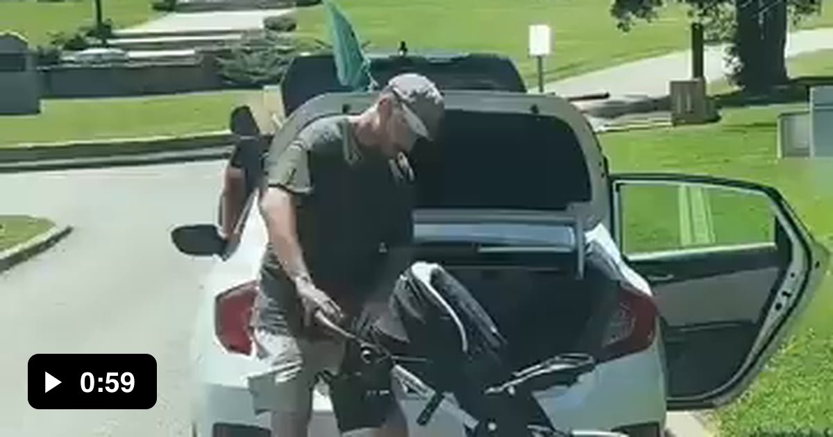 How many dads to collapse a stroller - 9GAG