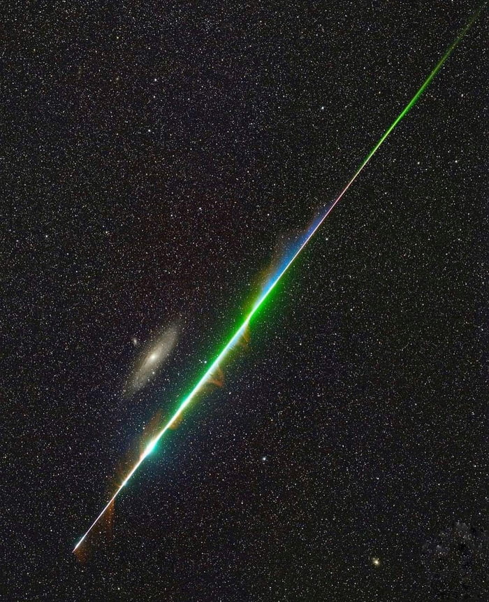 A once-in-a-lifetime-shot of a bright meteor burning up in the ...