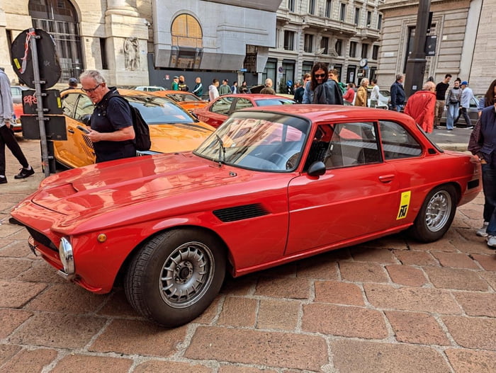 Iso Rivolta IR300 race car - 9GAG