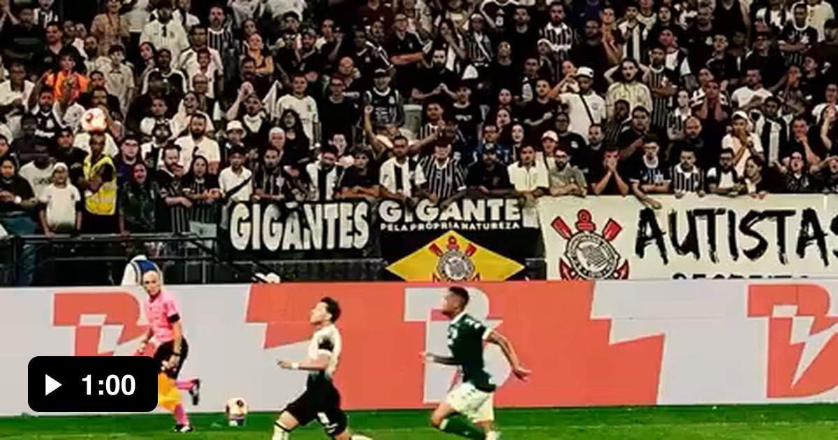 The beautiful ballet of football - 9GAG