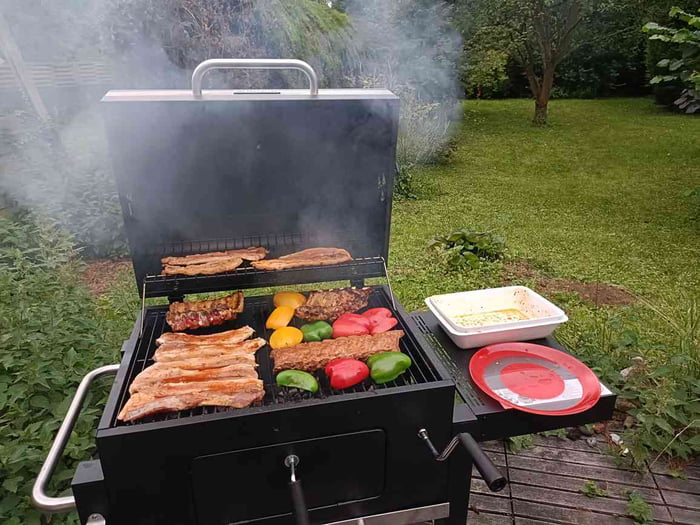 Let's keep the BBQ thrend alive, greetings from France - 9GAG