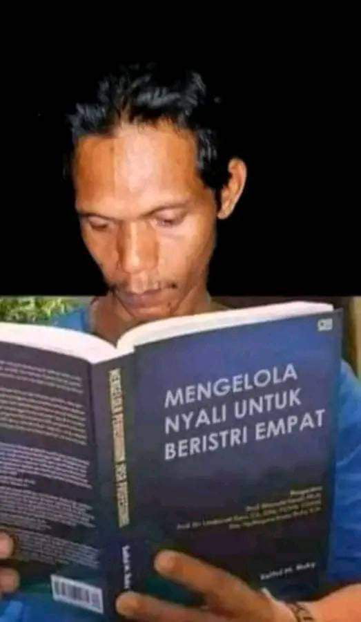 Bukunya berat - 9GAG