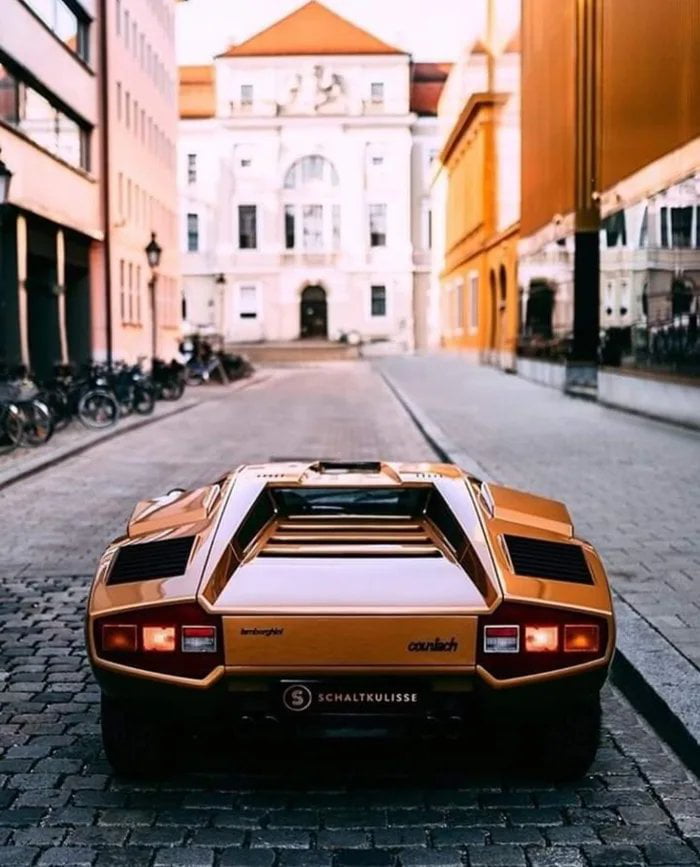 Lamborghini Countach - 9GAG