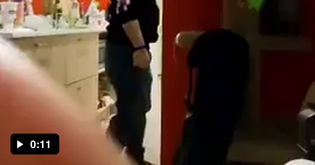 "I'M GONNA PEE" - 9GAG