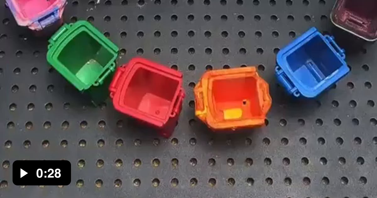 Colour matching with a smart little parrot - 9GAG