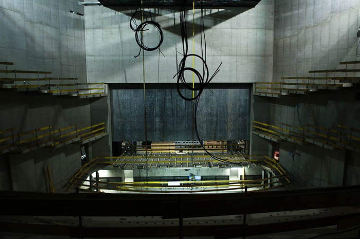 Construction of GLaDOS chamber in new floor of the Aperture Science ...