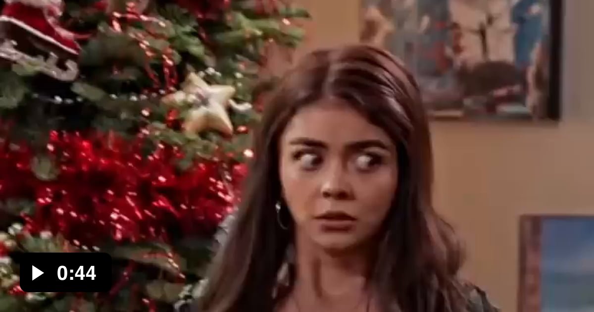 Haley looks like Gloria in young days, and Phil looks old . - 9GAG