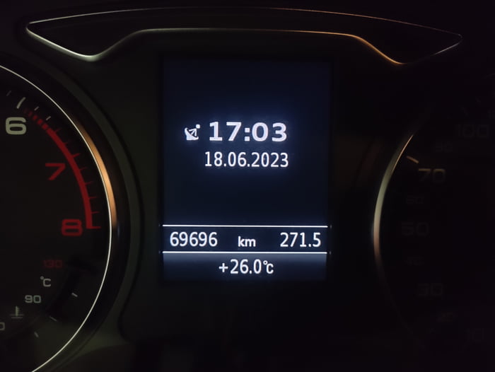 Timed it perfectly to my parking spot... *click* noice - 9GAG