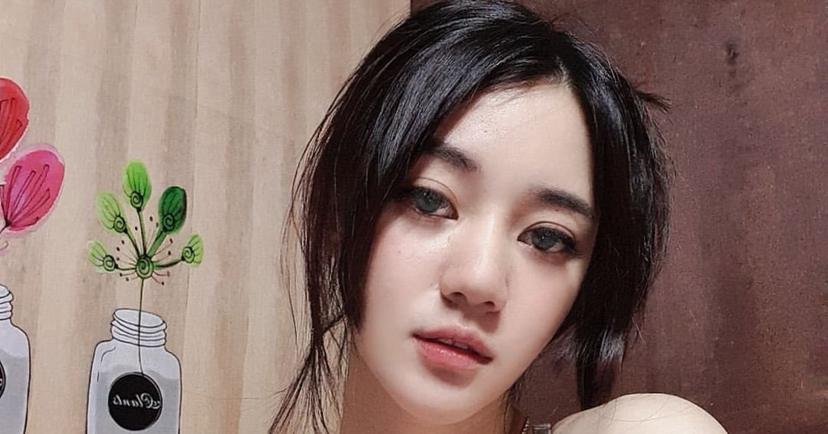 Cewe pakai kalung, kalo bikin bokep lebih mudah dikenali. - 9GAG