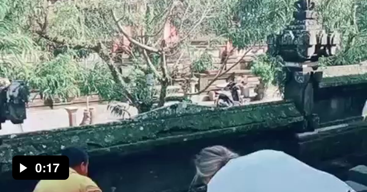 Sebagai orang bali kami mendukung kesetaraan gender dan bosan dengan kuli jawa. - 9GAG