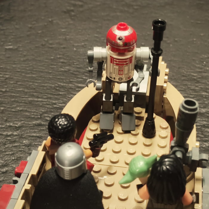 Totally forgot about the ferry droid MA-13 until rewatching Mando ...
