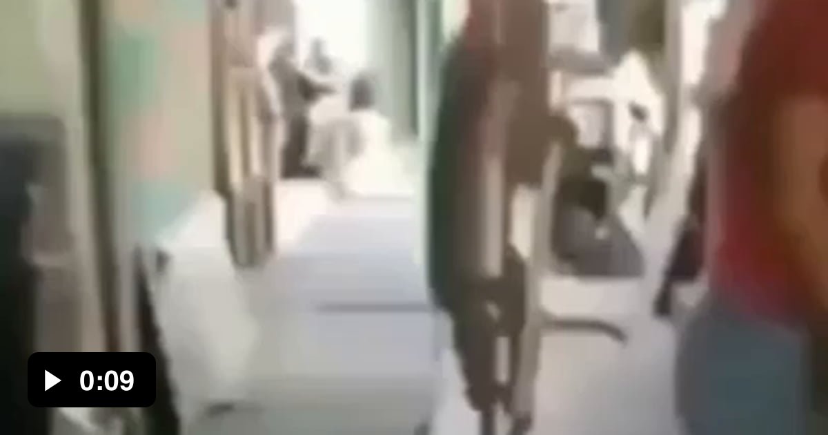 Monkey on extended legs - 9GAG