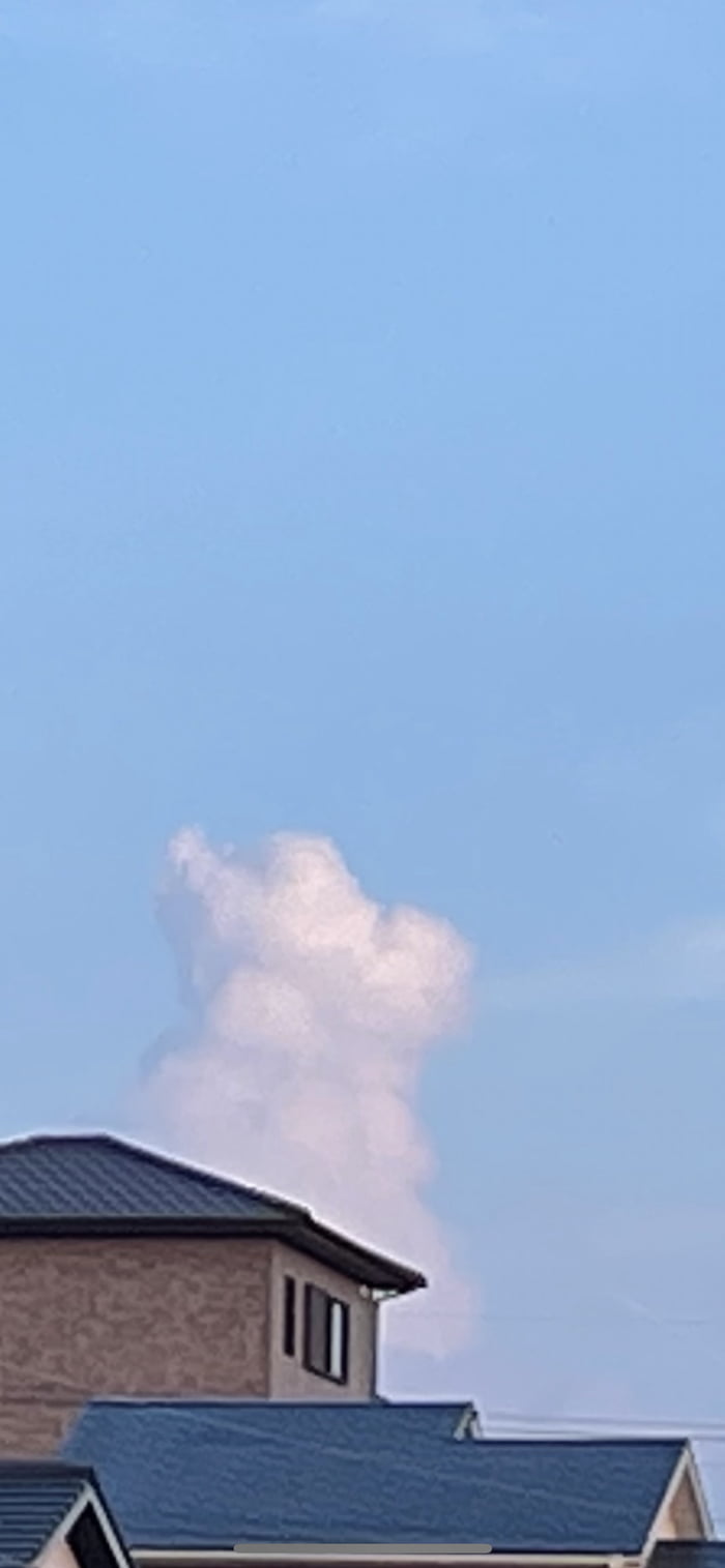 Today, when I was looking up at the sky, a Moomin cloud appeared. - 9GAG