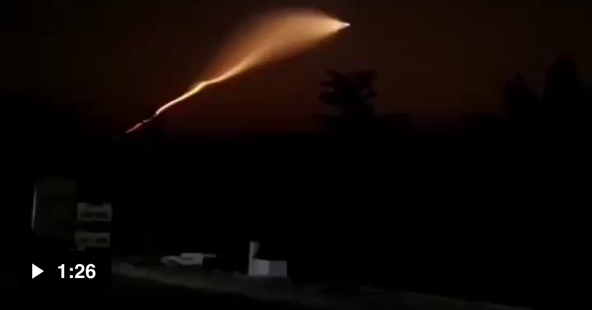 Strange streak of light in the sky spotted in Vietnam at night - 9GAG