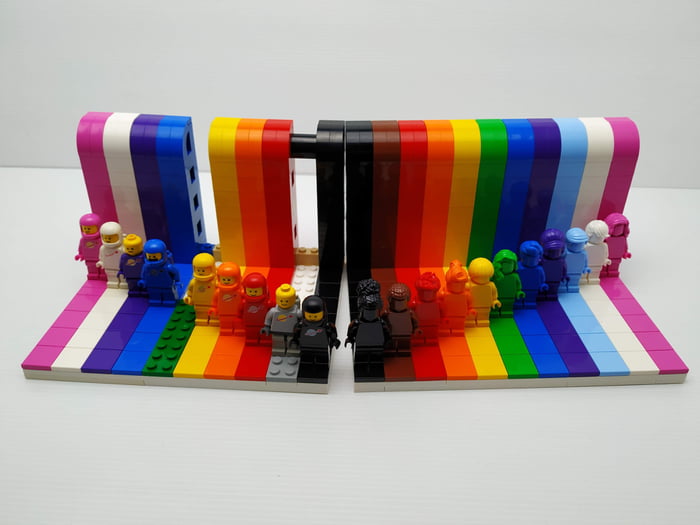 Remember to be awesome. Even whilst waiting for bricks. - 9GAG