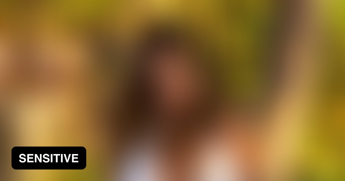 Kelly Brook's Coconuts - 9GAG