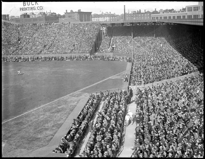 Fans on the field at Fenway in 1930 - 9GAG