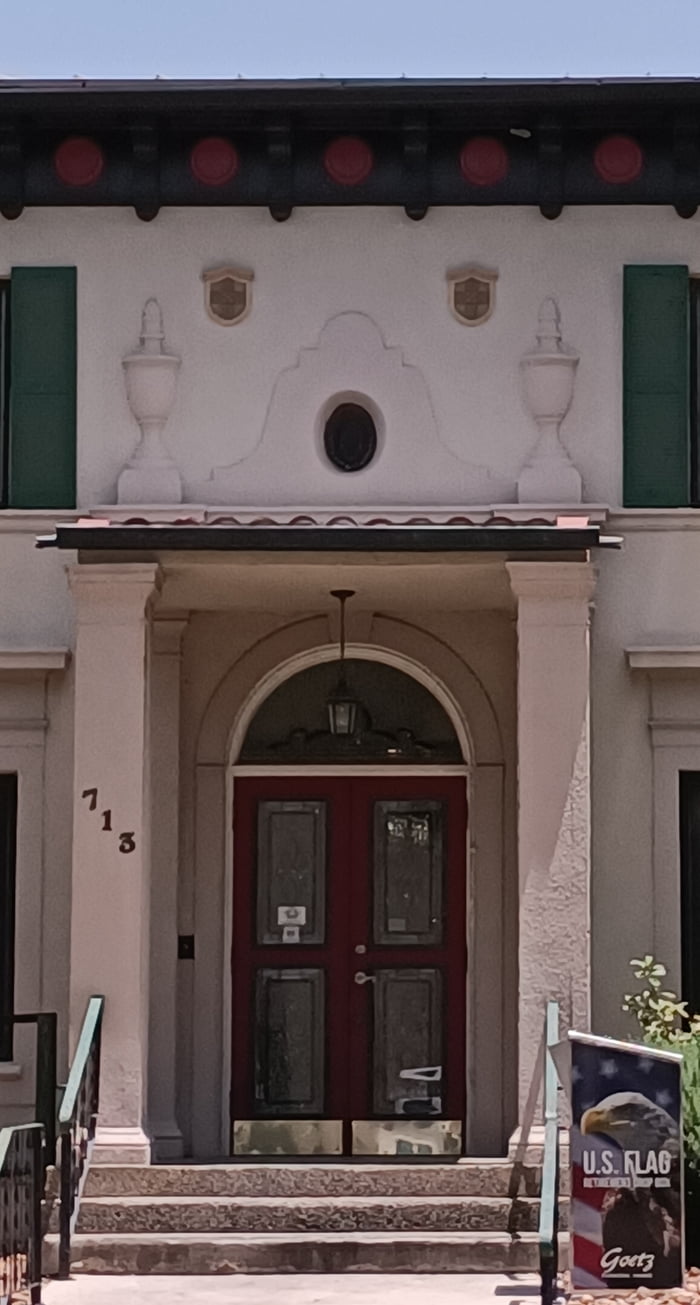 This building is flipping me off. - 9GAG