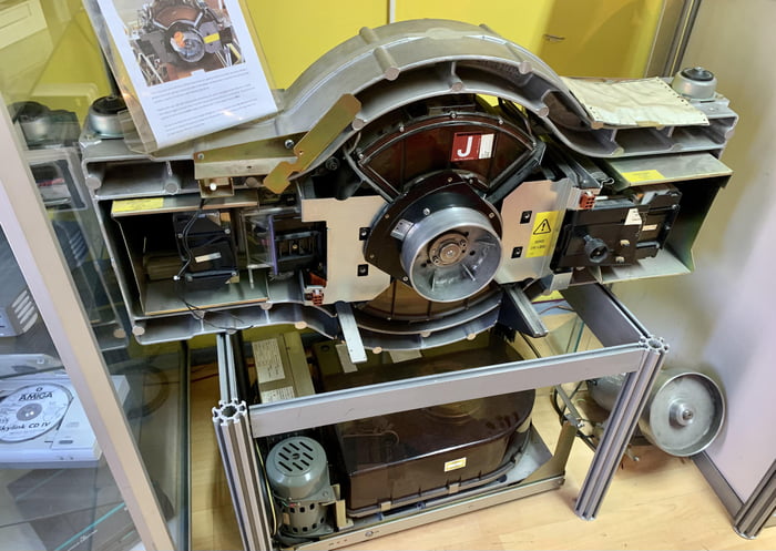 1gb hdd-1980 IBM 3380 - 9GAG