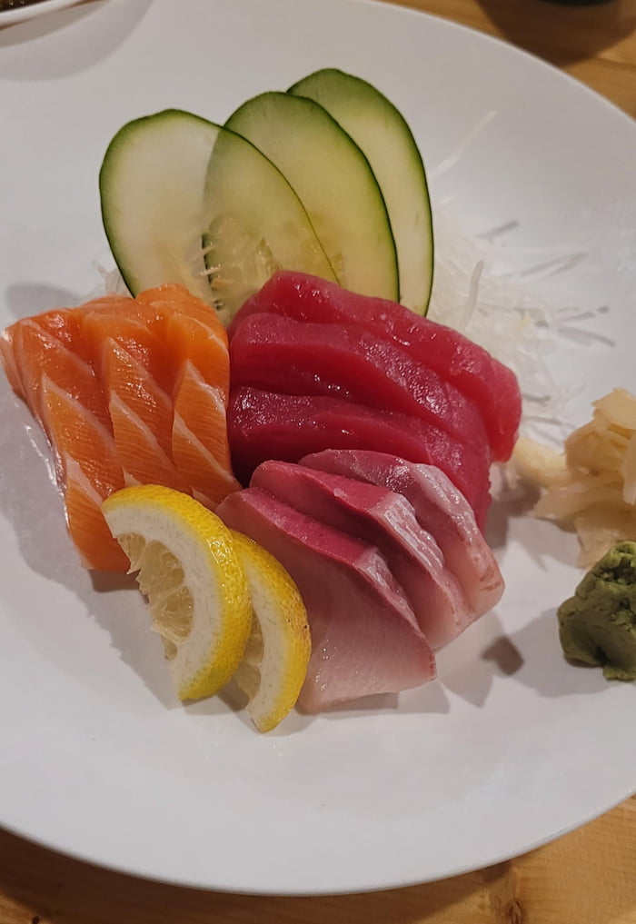 Sashimi Trio- yellow tail, salmon, and tuna. - 9GAG