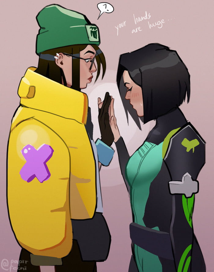 Comparing Hand Sizes - 9GAG